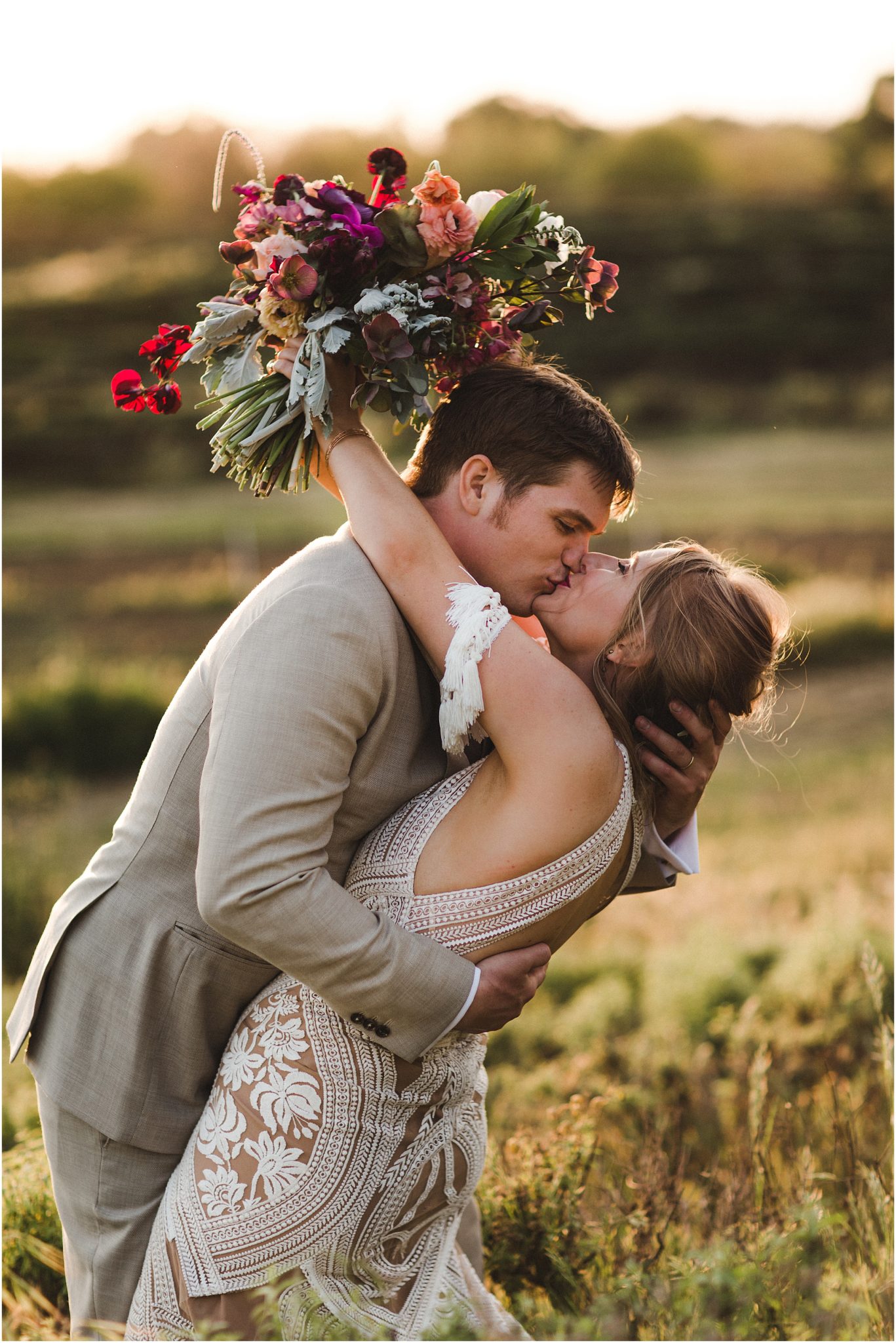 Golden Hour Wedding Photos That Will Convince You to Take Sunset Photos ...