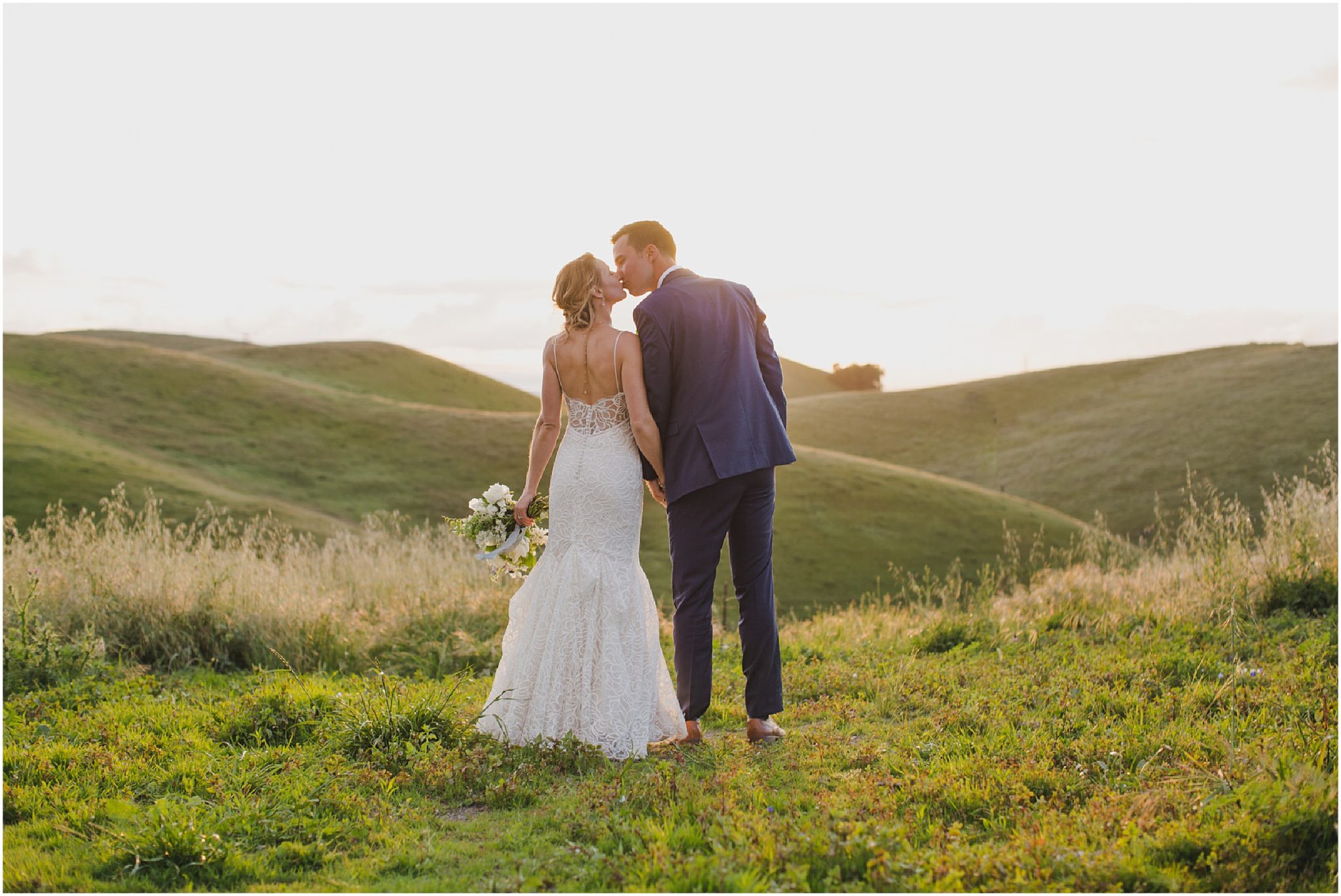 Golden Hour Wedding Photos That Will Convince You to Take Sunset Photos ...