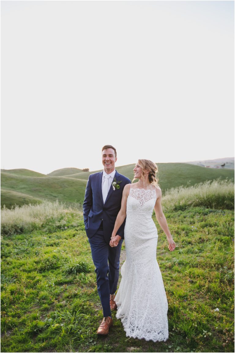 Golden Hour Wedding Photos That Will Convince You to Take Sunset Photos ...