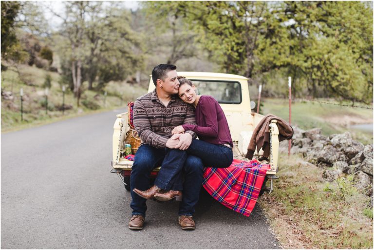 Vintage Car - Drive In Inspired Engagement Session - ashleycarlascio.com