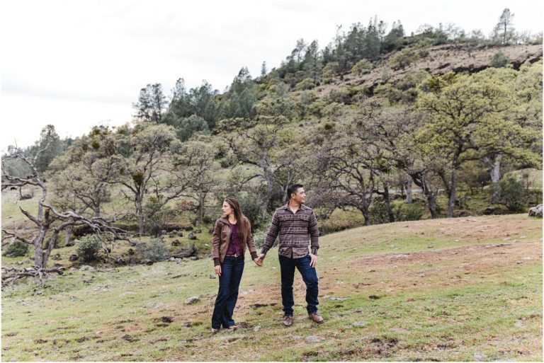 Vintage Car – Drive In Inspired Engagement Session | ashleycarlascio.com